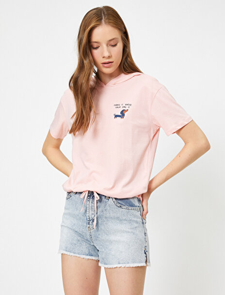 Koton Kadın Kapüşonlu Kısa Kollu Baskılı Tişört Koton Kadın Kapüşonlu Kısa Kollu Baskılı Tişört