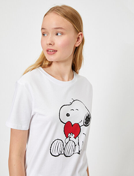 Koton Kadın Snoopy Baskılı Bisiklet Yaka Lisanslı Tişört Koton Kadın Snoopy Baskılı Bisiklet Yaka Lisanslı Tişört