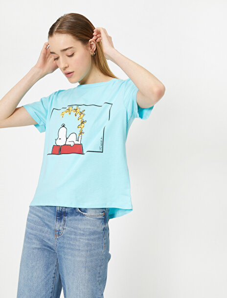 Koton Kadın Snoopy Baskılı Yuvarlak Yaka Lisanslı Tişört Koton Kadın Snoopy Baskılı Yuvarlak Yaka Lisanslı Tişört