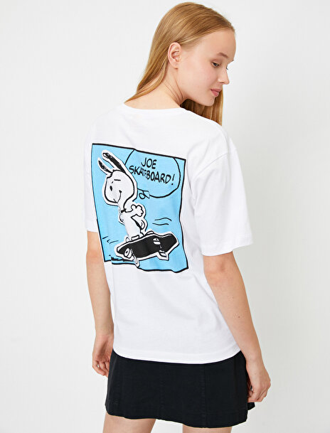 Koton Kadın Snoopy Baskılı Bisiklet Yaka Lisanslı Tişört Koton Kadın Snoopy Baskılı Bisiklet Yaka Lisanslı Tişört
