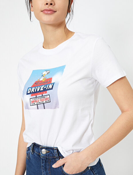 Koton Kadın Snoopy Baskılı Bisiklet Yaka Lisanslı Tişört Koton Kadın Snoopy Baskılı Bisiklet Yaka Lisanslı Tişört