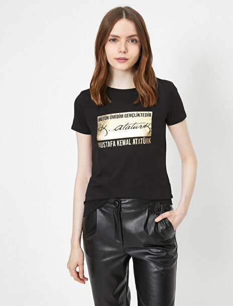 Koton Kadın Atatürk İmzası Baskılı Kısa Kollu Tişört
