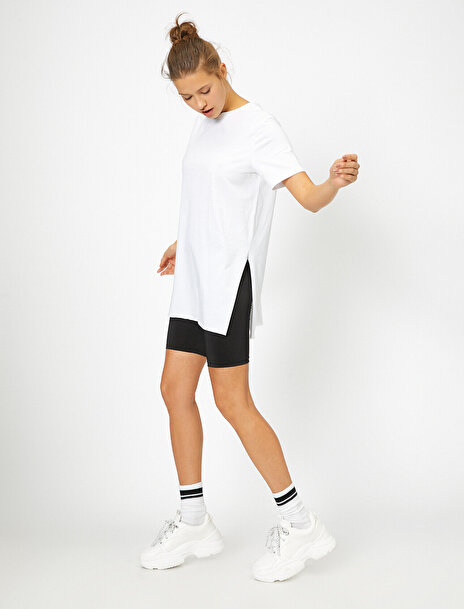 Koton Kadın Bisiklet Yaka Yırtmaç Detaylı Düz Tişört