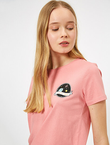 Koton Kadın Bisiklet Yaka Minimal Baskılı Kısa Kol Tişört