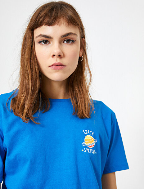 Koton Kadın Bisiklet Yaka Minimal Baskılı Kısa Kol Tişört