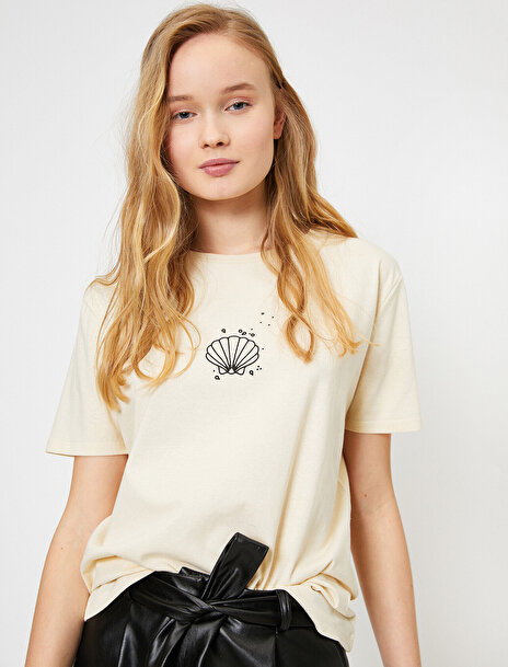 Koton Kadın Bisiklet Yaka Minimal Baskılı Kısa Kol Tişört