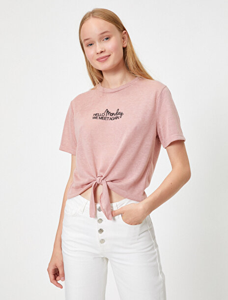 Koton Kadın Bisiklet Yaka Kısa Kollu Yazılı Baskılı Bağlamalı Tişört