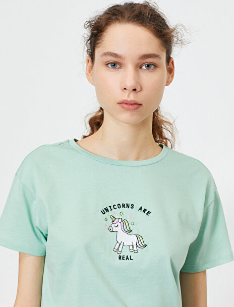 Koton Kadın Bisiklet Yaka Unicorn Nakışlı Kısa Kol Tişört