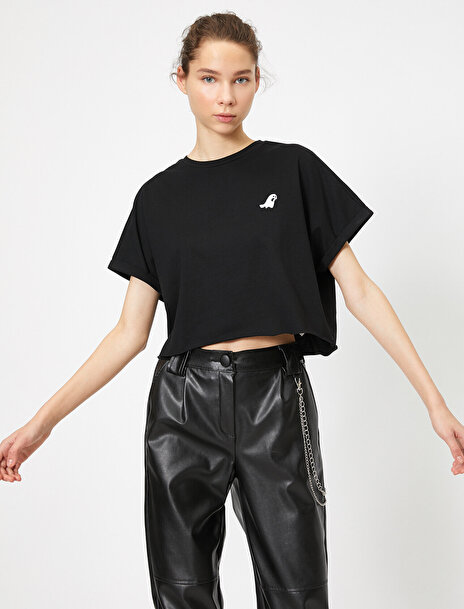 Koton Kadın Bisiklet Yaka Crop Minimal Nakışlı Kısa Kol Tişört