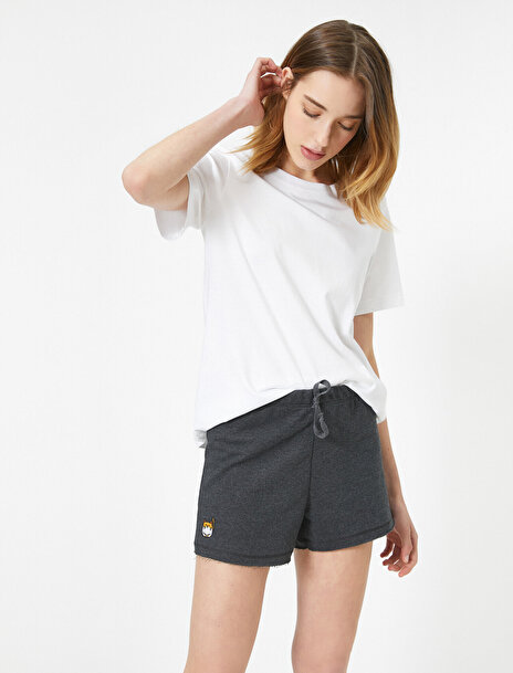 Koton Kadın İşlemeli Beli Bağlamalı Şort