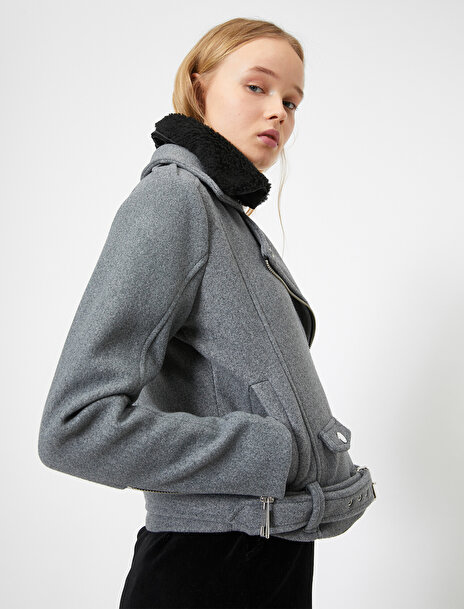 Koton Kadın Yakası Suni Kürk Detaylı Beli Kemerli Kısa Kaşe Mont