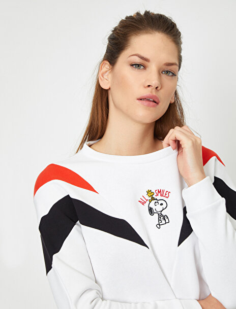 Koton Kadın Snoopy Lisanslı Nakışlı Sweatshirt