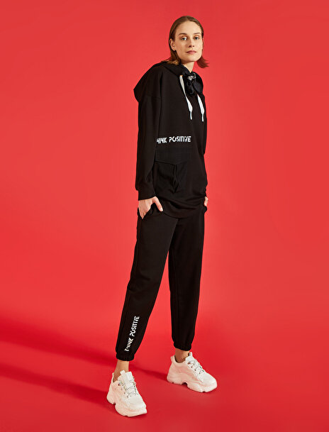 Koton Kadın Kapüşonlu Yazılı Baskılı Uzun Kollu Cep Detaylı Sweatshirt