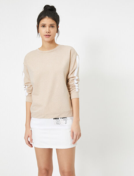 Koton Kadın Kolları Şerit Detaylı Yuvarlak Yaka Sweatshirt Koton Kadın Kolları Şerit Detaylı Yuvarlak Yaka Sweatshirt