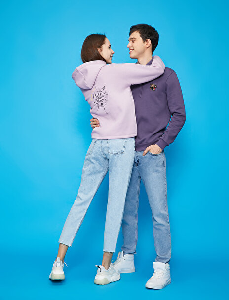 Koton Kadın Kapüşonlu Sırt Baskılı Sweatshirt Koton Kadın Kapüşonlu Sırt Baskılı Sweatshirt