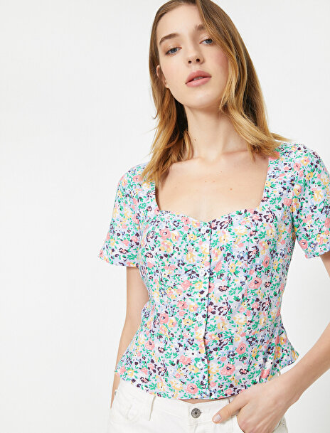 Koton Kadın Desenli Oyuk Yaka Düğme Detaylı Bluz