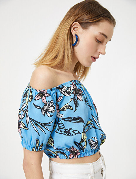 Koton Kadın Çiçek Desenli Omuz Dekolteli Kısa Kollu Crop Bluz