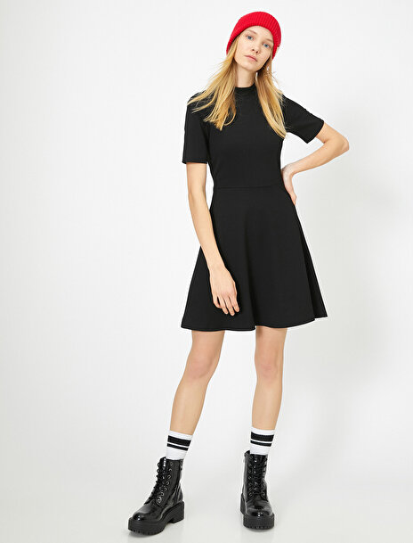 Koton Kadın Yüksek Yakalı Kısa Kollu Mini Elbise