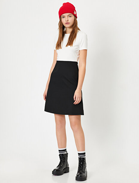 Koton Ole Genç Kız Bisiklet Yaka Kısa Kollu Kontrast Renkli Mini Elbise Koton Ole Genç Kız Bisiklet Yaka Kısa Kollu Kontrast Renkli Mini Elbise