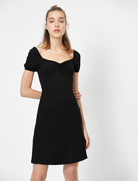 Koton Kadın Yaka Detaylı Büzgülü Kısa Kollu Midi Elbise