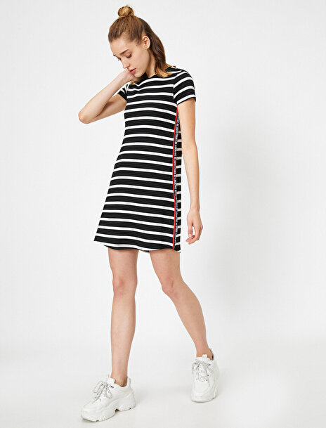 Koton Kadın Bisiklet Yaka Kısa Kollu Çizgili İşlemeli Midi Elbise