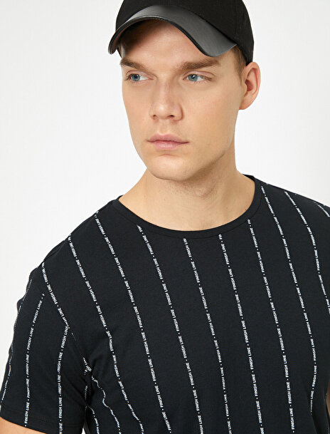 Koton Erkek Bisiklet Yaka Yazılı Çizgi Baskılı Slim Fit Tişört