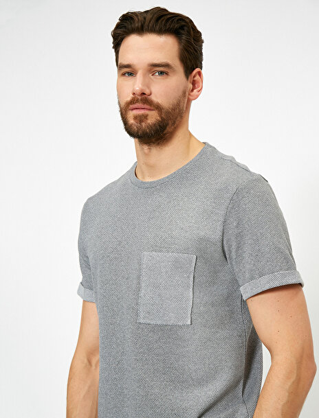 Koton Erkek Bisiklet Yaka Cep Detaylı Regular Fit Tişört Koton Erkek Bisiklet Yaka Cep Detaylı Regular Fit Tişört