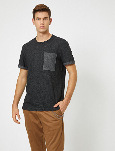 Koton Erkek Cepli Kumaş Detaylı Slim Fit Tişört