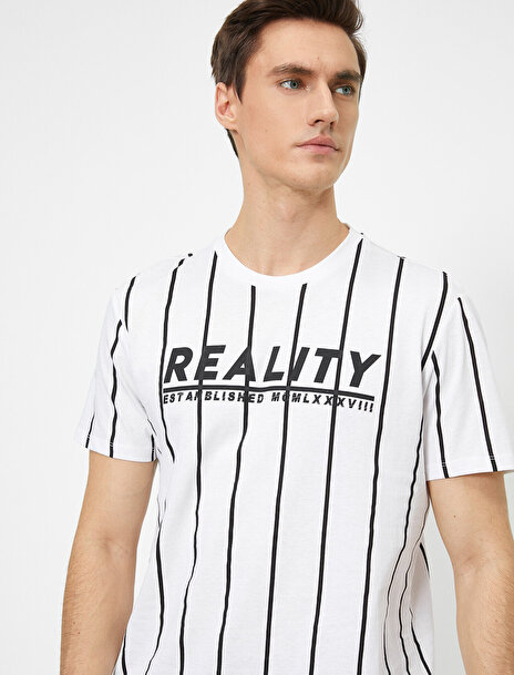 Koton Erkek Bisiklet Yaka Çizgili Baskılı Regular Fit Tişört