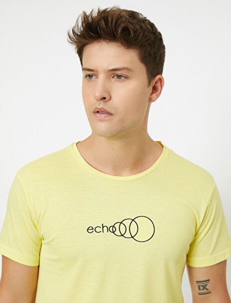 Koton Erkek Bisiklet Yaka Yazılı Baskılı Kısa Kollu Tişört