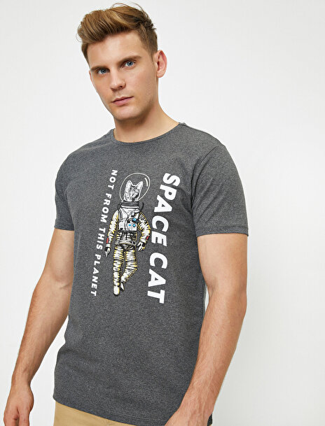 Koton Erkek Yazı Baskılı Kısa Kollu Bisiklet Yaka Tişört