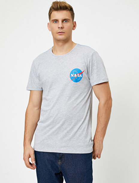 Koton Erkek NASA Lisanslı Baskılı Kısa Kollu Bisiklet Yaka Tişört Koton Erkek NASA Lisanslı Baskılı Kısa Kollu Bisiklet Yaka Tişört