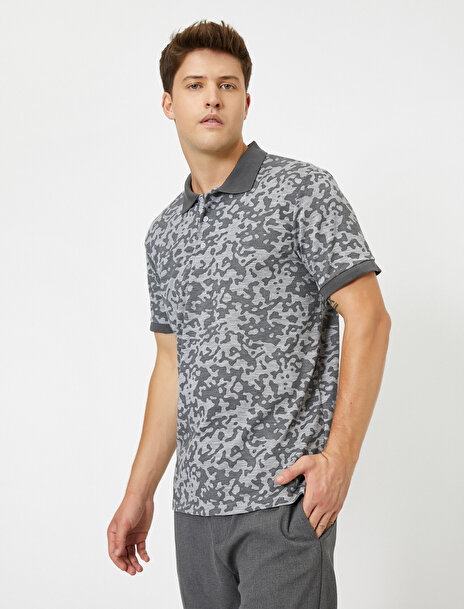 Koton Erkek Polo Yaka Kamuflaj Desenli Muline Kumaş Slim Fit Tişört Koton Erkek Polo Yaka Kamuflaj Desenli Muline Kumaş Slim Fit Tişört