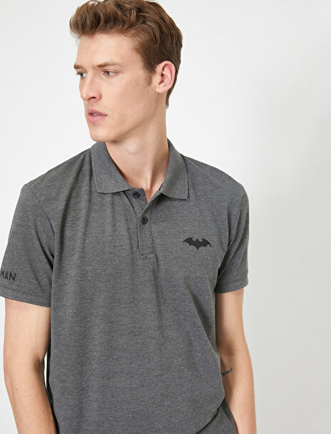Koton Erkek Batman Lisanslı Baskılı Pike Kumaş Slim Fit Polo Yaka Tişört Koton Erkek Batman Lisanslı Baskılı Pike Kumaş Slim Fit Polo Yaka Tişört