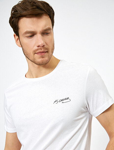 Koton Erkek Atatürk İmzası Baskılı Tişört