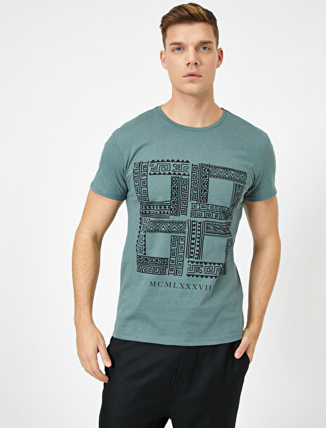 Koton Erkek Bisiklet Yaka Etnik Desenli Yazılı Baskılı Slim Fit Tişört Koton Erkek Bisiklet Yaka Etnik Desenli Yazılı Baskılı Slim Fit Tişört