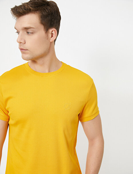 Koton Erkek Bisiklet Yaka Kısa Kollu Dar Kesim Tişört