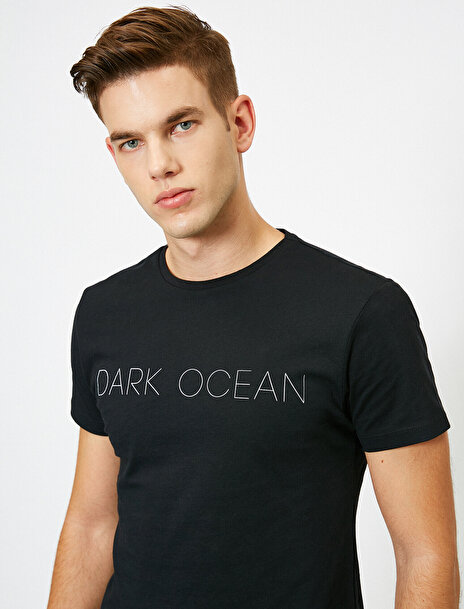 Koton Erkek Bisiklet Yaka Yazılı Baskılı Slim Fit  Tişört