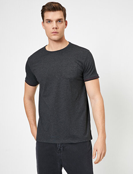 Koton Erkek Bisiklet Yaka Kolları Şeritli Cep Detaylı Slim Fit Tişört Koton Erkek Bisiklet Yaka Kolları Şeritli Cep Detaylı Slim Fit Tişört