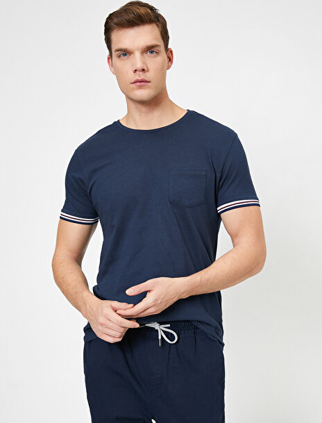 Koton Erkek Bisiklet Yaka Kolları Şeritli Cep Detaylı Slim Fit Tişört Koton Erkek Bisiklet Yaka Kolları Şeritli Cep Detaylı Slim Fit Tişört
