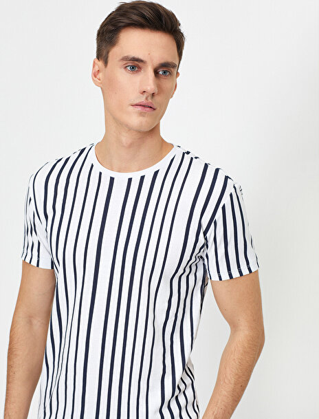Koton Erkek Bisiklet Yaka Çizgili Baskılı Slim Fit Tişört