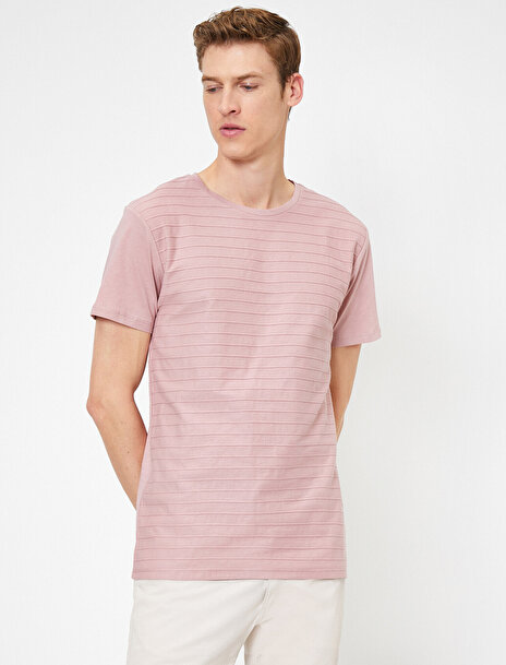 Koton Erkek Bisiklet Yaka Çizgili Özel Kumaş Slim Fit Tişört