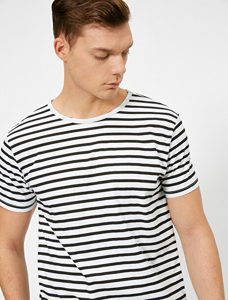 Koton Erkek Bisiklet Yaka Çizgili Baskılı Slim Fit Tişört