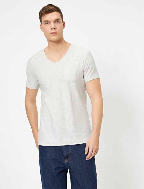 Koton Erkek V Yaka Cebi Flamlı Slim Fit Basic Tişört Koton Erkek V Yaka Cebi Flamlı Slim Fit Basic Tişört