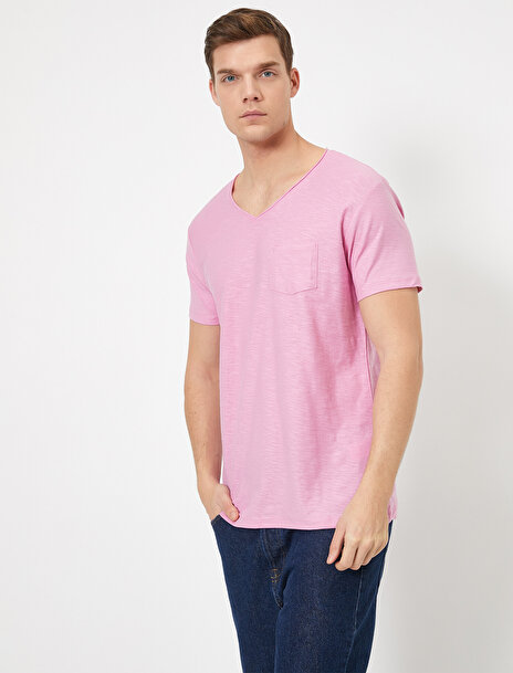 Koton Erkek V Yaka Cebi Flamlı Slim Fit Basic Tişört Koton Erkek V Yaka Cebi Flamlı Slim Fit Basic Tişört