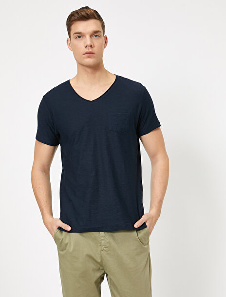 Koton Erkek V Yaka Cebi Flamlı Slim Fit Basic Tişört Koton Erkek V Yaka Cebi Flamlı Slim Fit Basic Tişört