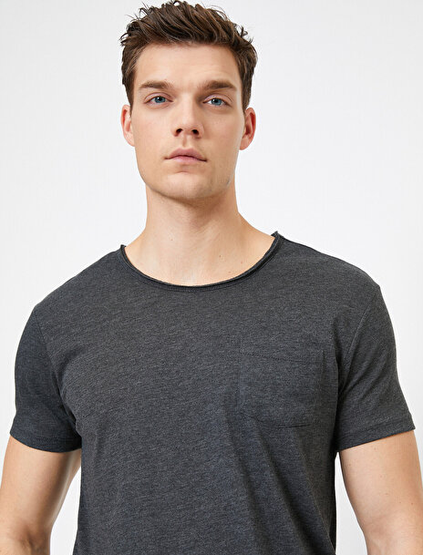 Koton Erkek Bisiklet Yaka Çizgili Desenli Cep Detaylı Slim Fit Tişört Koton Erkek Bisiklet Yaka Çizgili Desenli Cep Detaylı Slim Fit Tişört