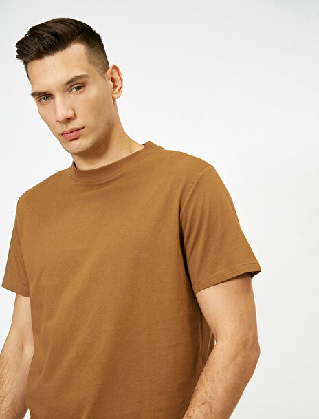 Koton Erkek Yüksek Yaka Rahat Kesim Basic Tişört