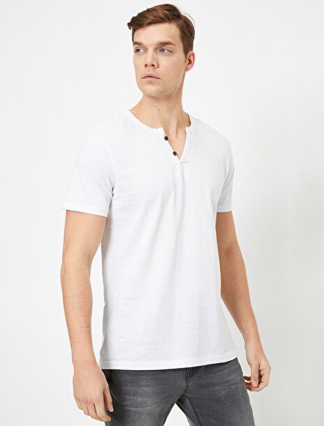 Koton Erkek Düğme Detaylı Pamuklu V Yaka Tişört Koton Erkek Düğme Detaylı Pamuklu V Yaka Tişört