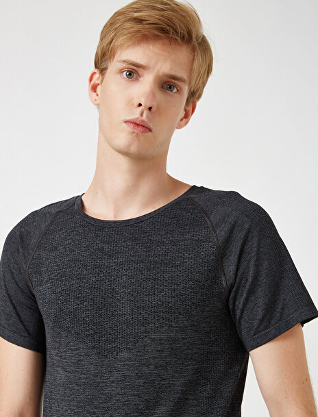 Koton Erkek Bisiklet Yaka Kısa Kollu Slim Tişört